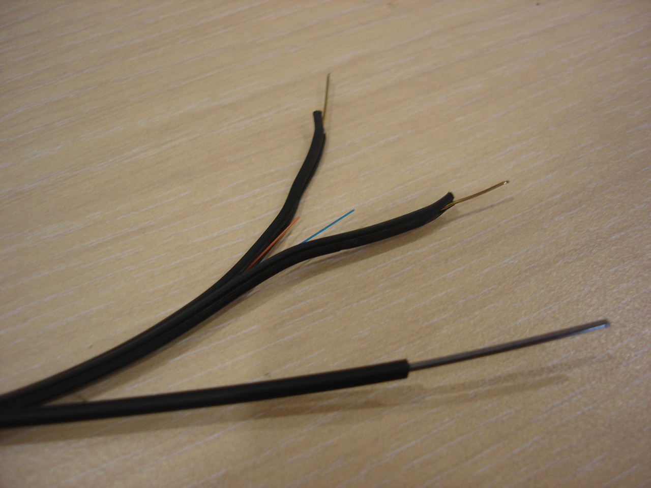 Low Loss Bow Type Drop Cables For Access Network Gjxfh Gjxh Optical Cable